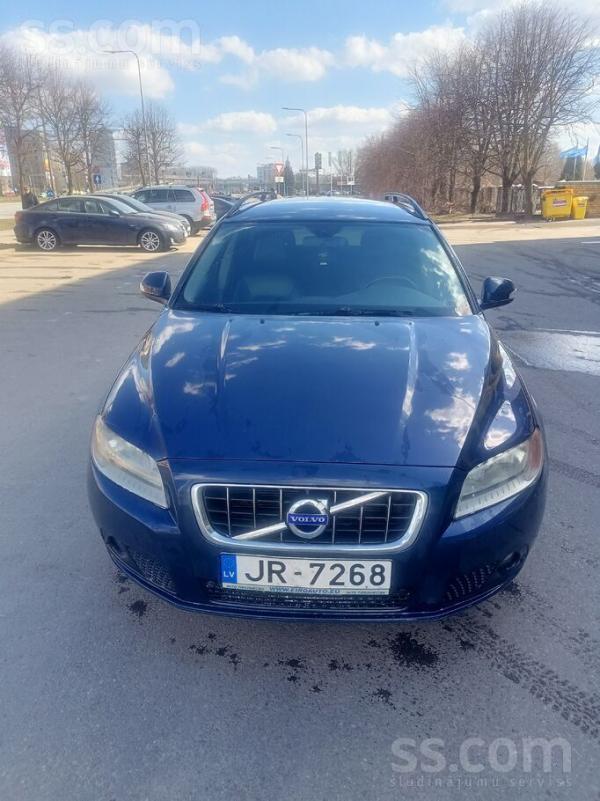Blue Volvo V70 2010 in Riga, with an engine capacity of 2.00 L and mileage of 371 thousand km for 2750 €, photo 1 on AUTOMOTO.COM.LV