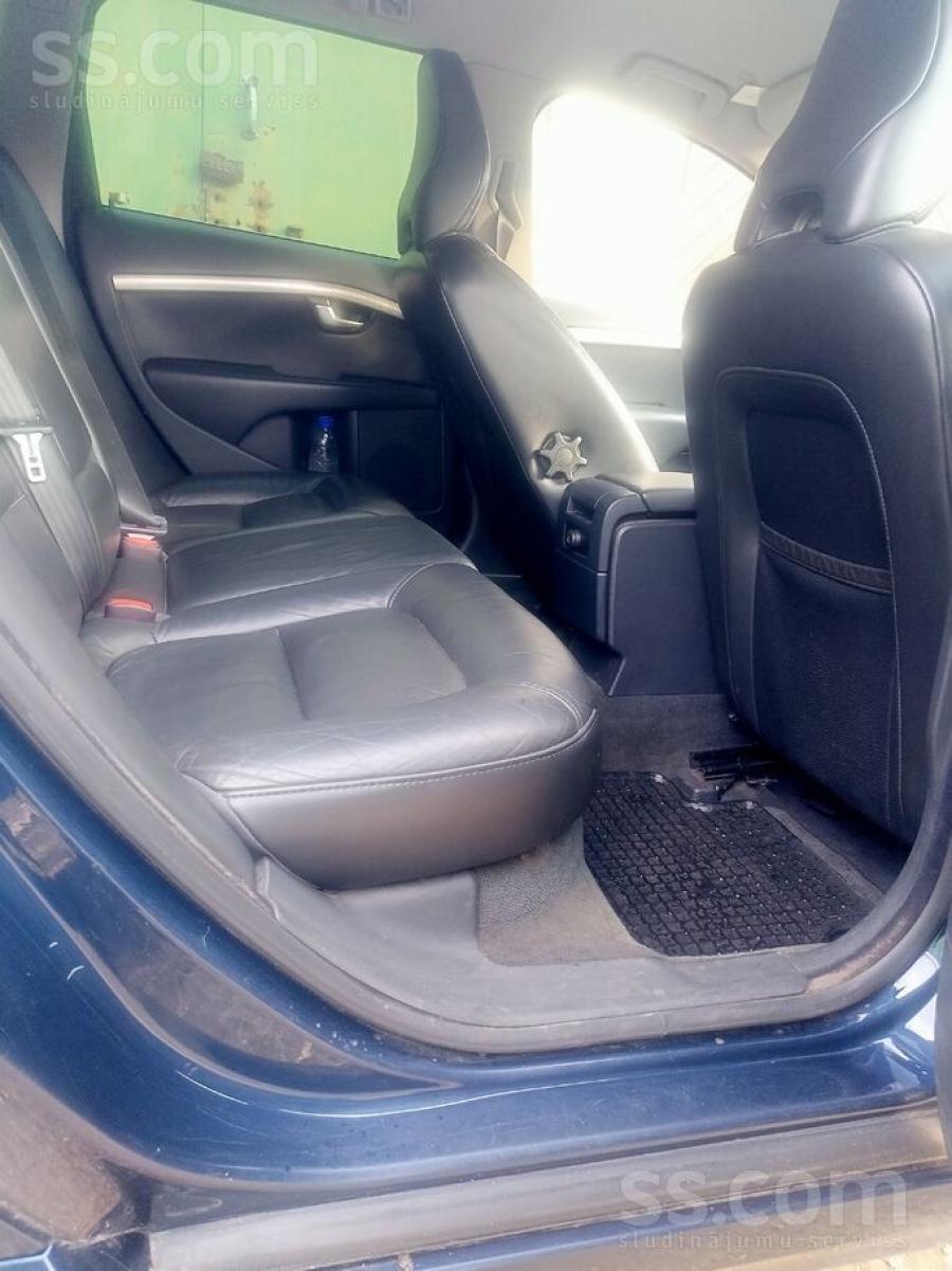 Синий Вольво В70 2010 в Рига, объемом двигателя 2.00 л и пробегом 371 тыс. км за 2750 €, фото 4 на AUTOMOTO.COM.LV