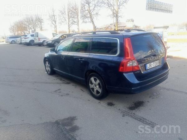 Blue Volvo V70 2010 in Riga, with an engine capacity of 2.00 L and mileage of 371 thousand km for 2750 €, photo 8 on AUTOMOTO.COM.LV