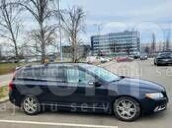 Blue Volvo V70 2010 in Riga, with an engine capacity of 2.40 L and mileage of 279 thousand km for 5650 €, photo 4 on AUTOMOTO.COM.LV