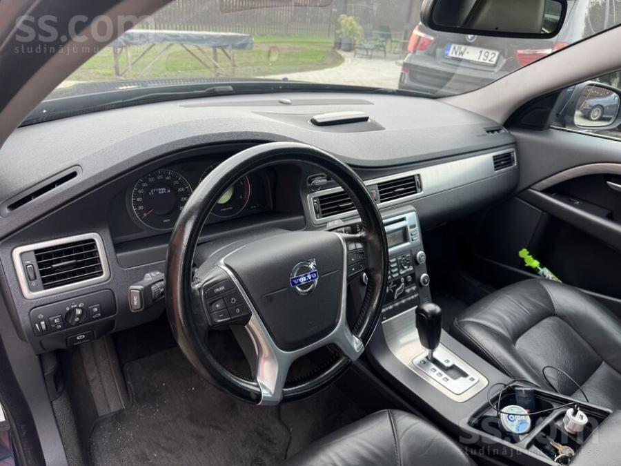 Blue Volvo V70 2010 in Riga, with an engine capacity of 2.40 L and mileage of 267 thousand km for 5500 €, photo 6 on AUTOMOTO.COM.LV