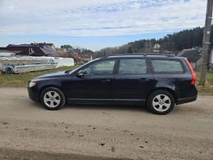 Blue Volvo V70 2010 in Prienai, with an engine capacity of 2.40 L and mileage of 345 thousand km for 2500 €, photo 12 on AUTOMOTO.COM.LV