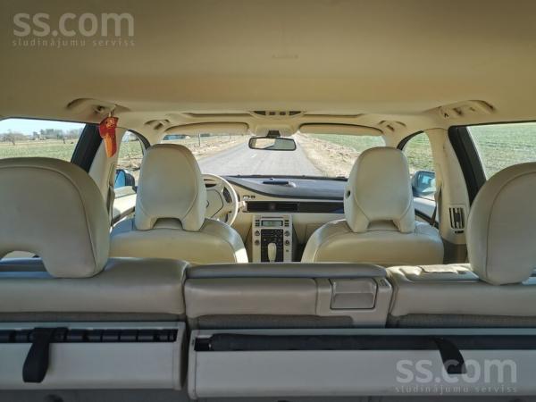 Zils Volvo V70 2010 Jelgava, ar dzinēja tilpumu 2.40 L un nobraukumu 293 tūkst. km par 3600 €, foto 8 vietnē AUTOMOTO.COM.LV