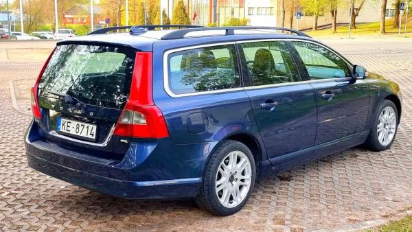 Zils Volvo V70 2010 Cēsis, ar dzinēja tilpumu 1.60 L un nobraukumu 309 tūkst. km par 3400 €, foto 6 vietnē AUTOMOTO.COM.LV
