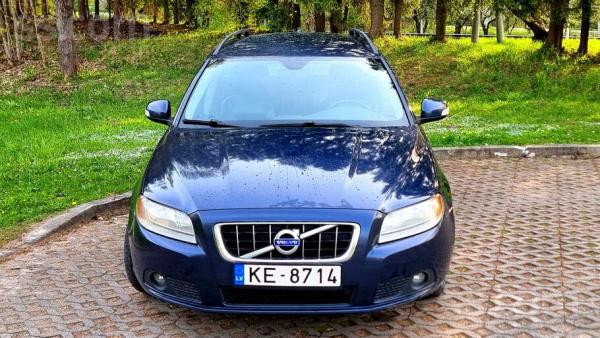 Blue Volvo V70 2010 in Cesis, with an engine capacity of 1.60 L and mileage of 309 thousand km for 3300 €, photo 2 on AUTOMOTO.COM.LV