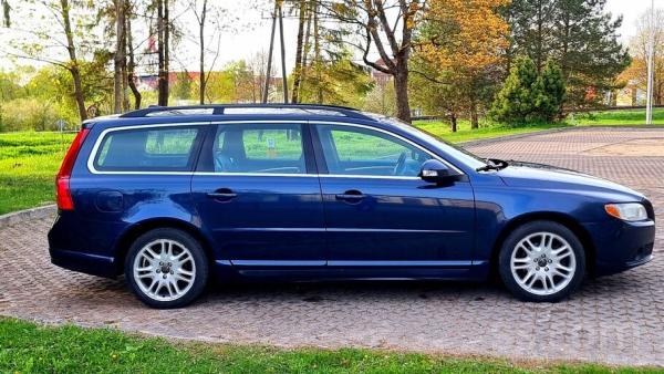 Blue Volvo V70 2010 in Cesis, with an engine capacity of 1.60 L and mileage of 309 thousand km for 3300 €, photo 5 on AUTOMOTO.COM.LV