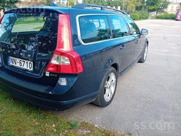 Blue Volvo V70 2010 in Riga, with an engine capacity of 2.40 L and mileage of 280 thousand km for 5350 €, photo 3 on AUTOMOTO.COM.LV