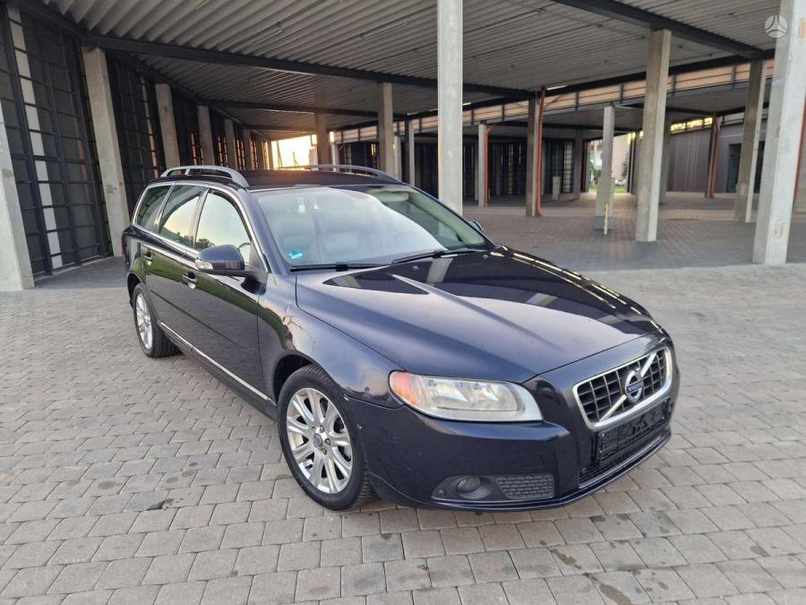 Blue Volvo V70 2010 in Raseiniai, with an engine capacity of 2.00 L and mileage of 287 thousand km for 3450 €, photo 4 on AUTOMOTO.COM.LV