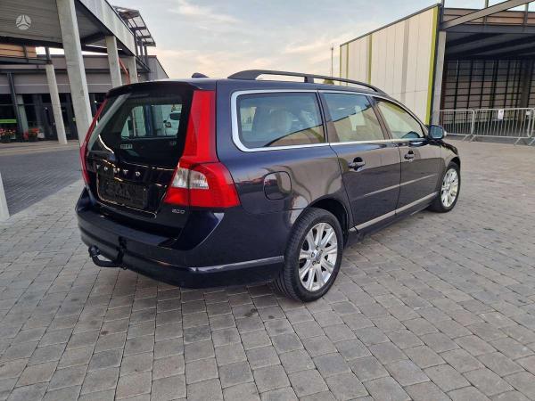 Zils Volvo V70 2010 Raseiniai, ar dzinēja tilpumu 2.00 L un nobraukumu 287 tūkst. km par 3450 €, foto 9 vietnē AUTOMOTO.COM.LV