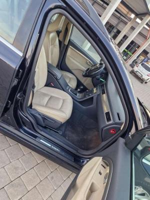 Blue Volvo V70 2010 in Raseiniai, with an engine capacity of 2.00 L and mileage of 287 thousand km for 3450 €, photo 12 on AUTOMOTO.COM.LV