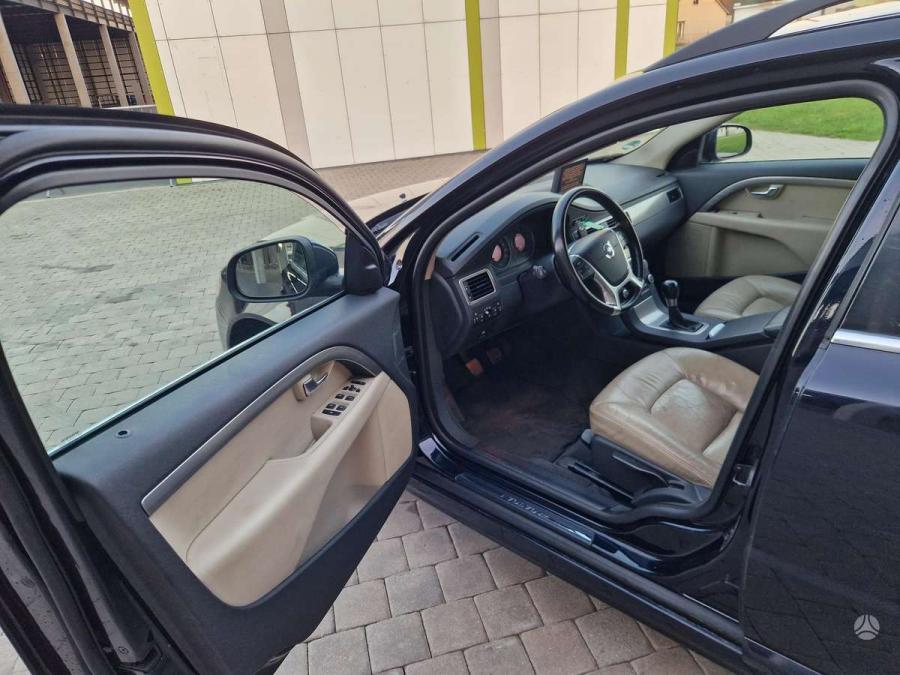 Blue Volvo V70 2010 in Raseiniai, with an engine capacity of 2.00 L and mileage of 287 thousand km for 3450 €, photo 18 on AUTOMOTO.COM.LV