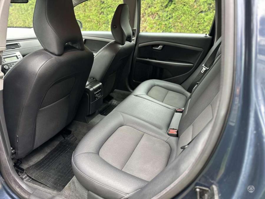 Zils Volvo V70 2010 Kauņa, ar dzinēja tilpumu 1.56 L un nobraukumu 146 tūkst. km par 4550 €, foto 24 vietnē AUTOMOTO.COM.LV