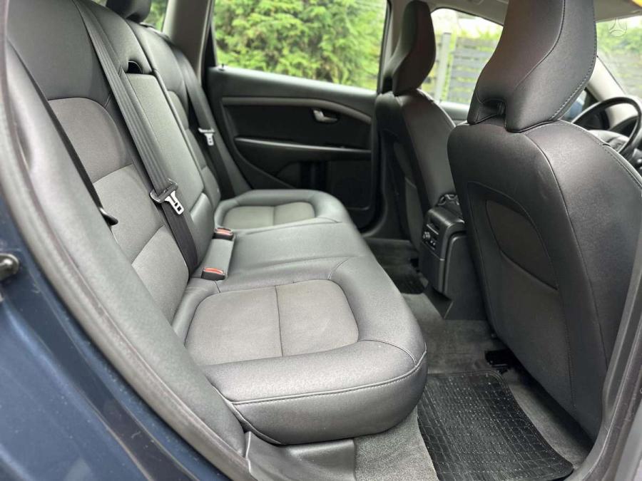 Zils Volvo V70 2010 Kauņa, ar dzinēja tilpumu 1.56 L un nobraukumu 146 tūkst. km par 4550 €, foto 28 vietnē AUTOMOTO.COM.LV