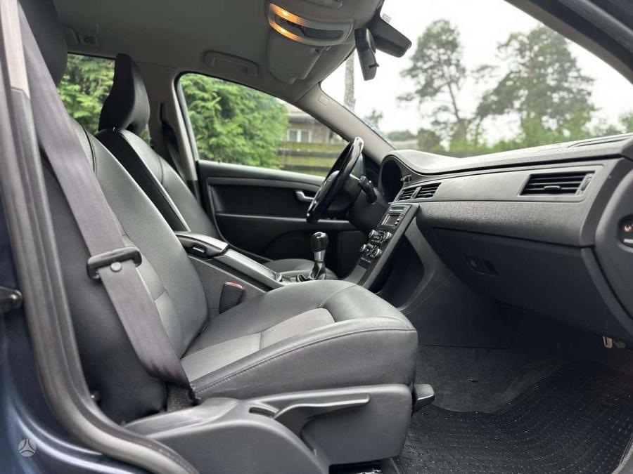 Zils Volvo V70 2010 Kauņa, ar dzinēja tilpumu 1.56 L un nobraukumu 146 tūkst. km par 4550 €, foto 30 vietnē AUTOMOTO.COM.LV