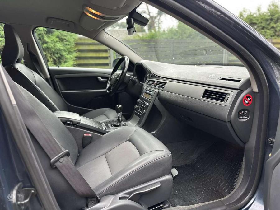 Zils Volvo V70 2010 Kauņa, ar dzinēja tilpumu 1.56 L un nobraukumu 146 tūkst. km par 4550 €, foto 31 vietnē AUTOMOTO.COM.LV