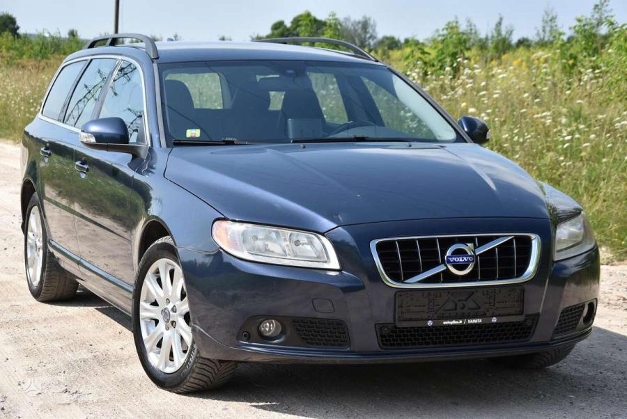 Zils Volvo V70 2010 Viļņa, ar dzinēja tilpumu 2.40 L un nobraukumu 297 tūkst. km par 4400 €, foto 1 vietnē AUTOMOTO.COM.LV