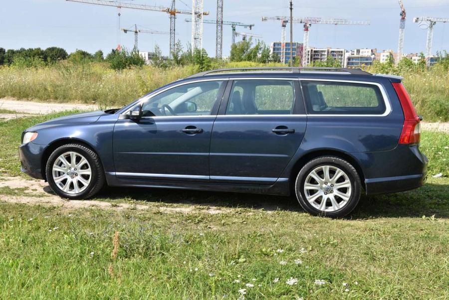 Zils Volvo V70 2010 Viļņa, ar dzinēja tilpumu 2.40 L un nobraukumu 297 tūkst. km par 4400 €, foto 8 vietnē AUTOMOTO.COM.LV