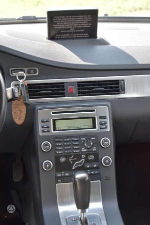 Zils Volvo V70 2010 Viļņa, ar dzinēja tilpumu 2.40 L un nobraukumu 297 tūkst. km par 4400 €, foto 10 vietnē AUTOMOTO.COM.LV