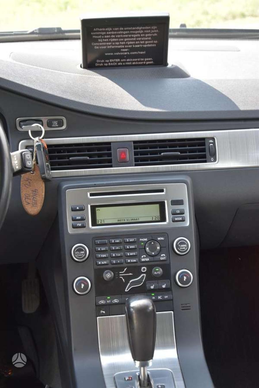 Zils Volvo V70 2010 Viļņa, ar dzinēja tilpumu 2.40 L un nobraukumu 297 tūkst. km par 4400 €, foto 10 vietnē AUTOMOTO.COM.LV
