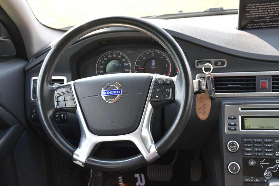 Zils Volvo V70 2010 Viļņa, ar dzinēja tilpumu 2.40 L un nobraukumu 297 tūkst. km par 4400 €, foto 11 vietnē AUTOMOTO.COM.LV