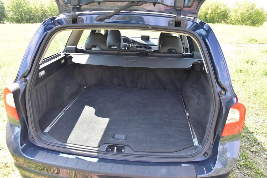 Zils Volvo V70 2010 Viļņa, ar dzinēja tilpumu 2.40 L un nobraukumu 297 tūkst. km par 4400 €, foto 14 vietnē AUTOMOTO.COM.LV