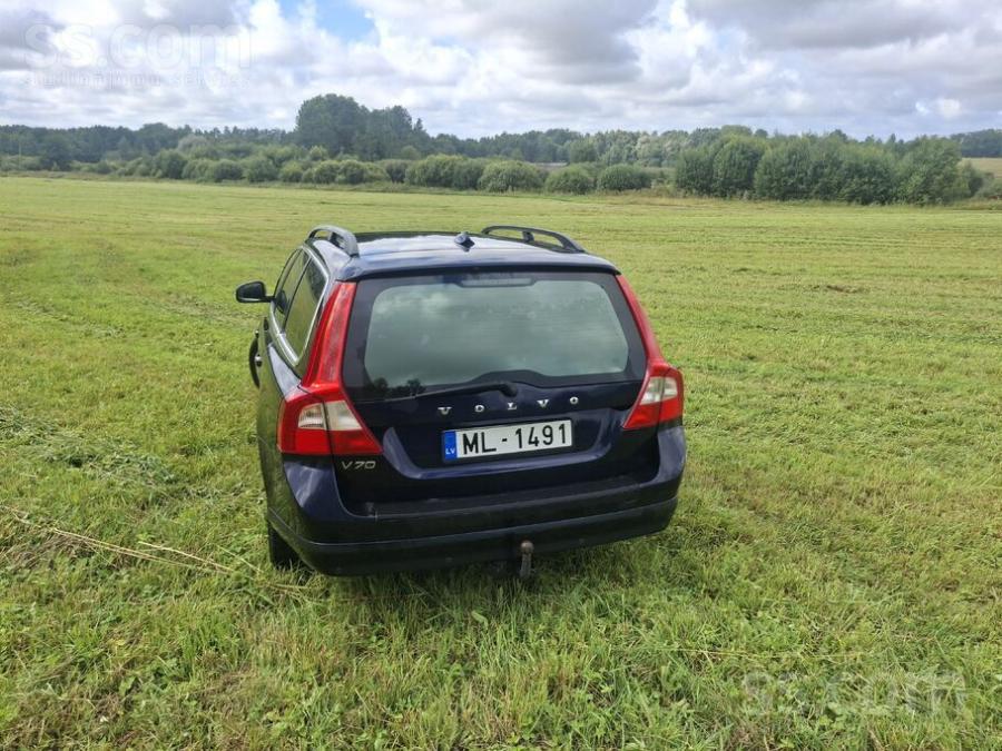Blue Volvo V70 2010 in Limbazi, with an engine capacity of 2.40 L and mileage of 380 thousand km for 3000 €, photo 4 on AUTOMOTO.COM.LV