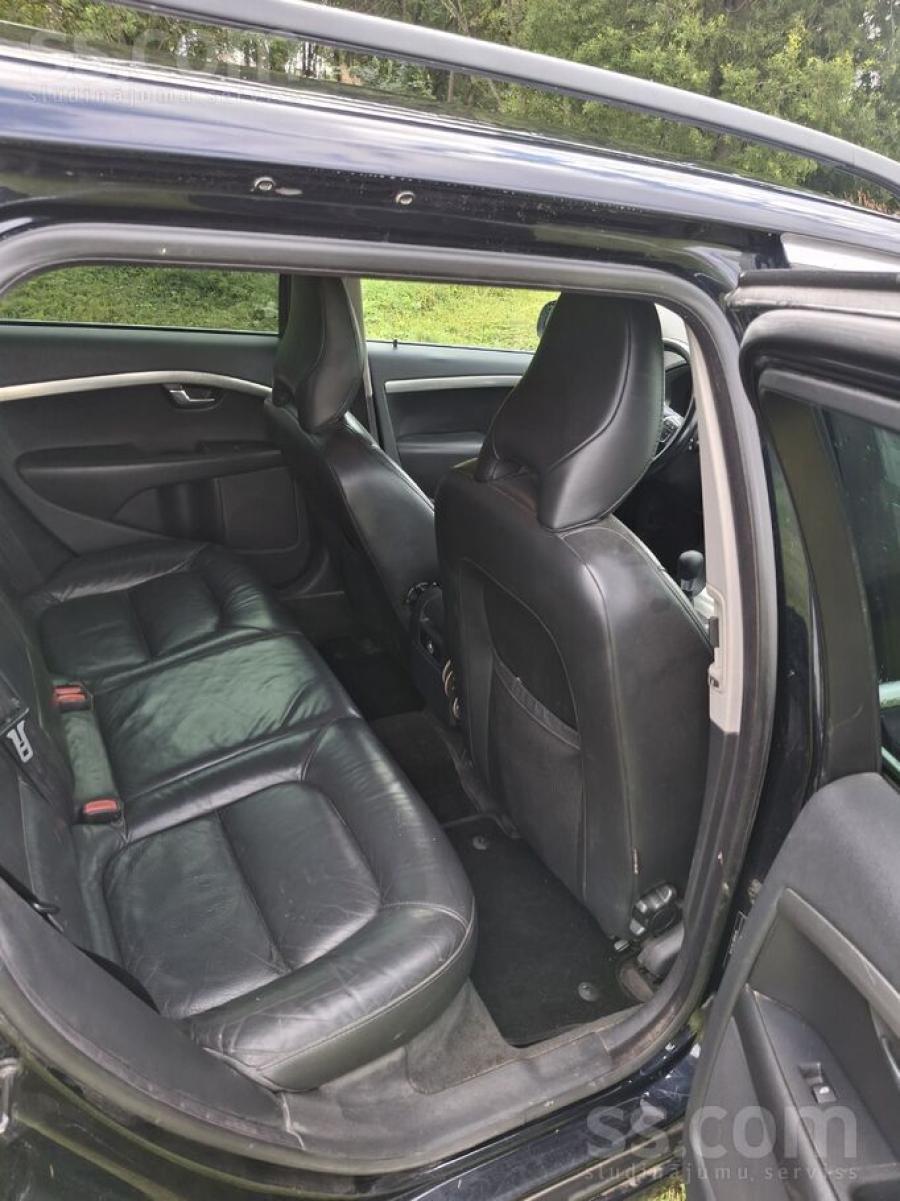 Blue Volvo V70 2010 in Limbazi, with an engine capacity of 2.40 L and mileage of 380 thousand km for 3000 €, photo 6 on AUTOMOTO.COM.LV