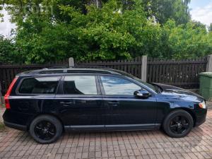 Blue Volvo V70 2010 in Jelgava, with an engine capacity of 2.00 L and mileage of 261 thousand km for 4390 €, photo 3 on AUTOMOTO.COM.LV
