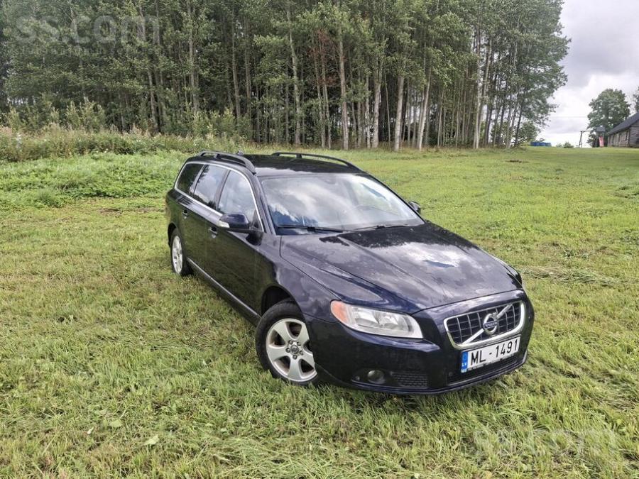 Blue Volvo V70 2010 in Riga, with an engine capacity of 2.40 L and mileage of 380 thousand km for 2500 €, photo 3 on AUTOMOTO.COM.LV