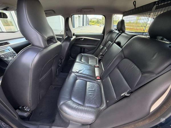 Blue Volvo V70 2010 in Vilnius, with an engine capacity of 2.40 L and mileage of 471 thousand km for 4250 €, photo 7 on AUTOMOTO.COM.LV