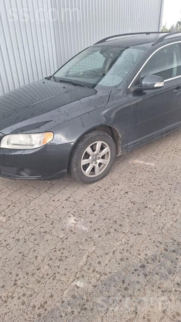 Volvo V70 2010 in Jelgava on AUTOMOTO.COM.LV Blue Volvo V70 2010 in Jelgava, with an engine capacity of 2.40 L and mileage of 298 thousand km for 3500 €, photo 1 on AUTOMOTO.COM.LV