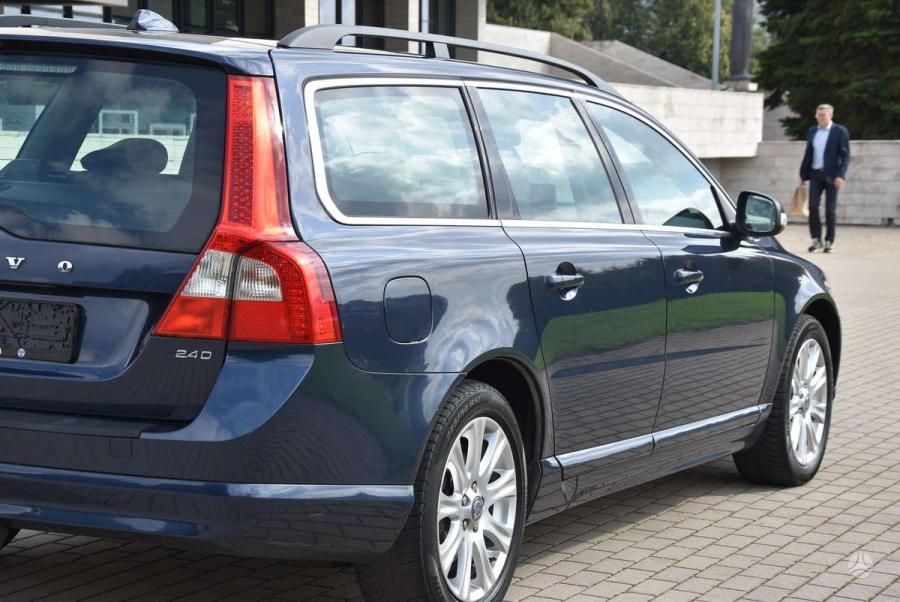 Zils Volvo V70 2010 Viļņa, ar dzinēja tilpumu 2.40 L un nobraukumu 296 tūkst. km par 3999 €, foto 3 vietnē AUTOMOTO.COM.LV