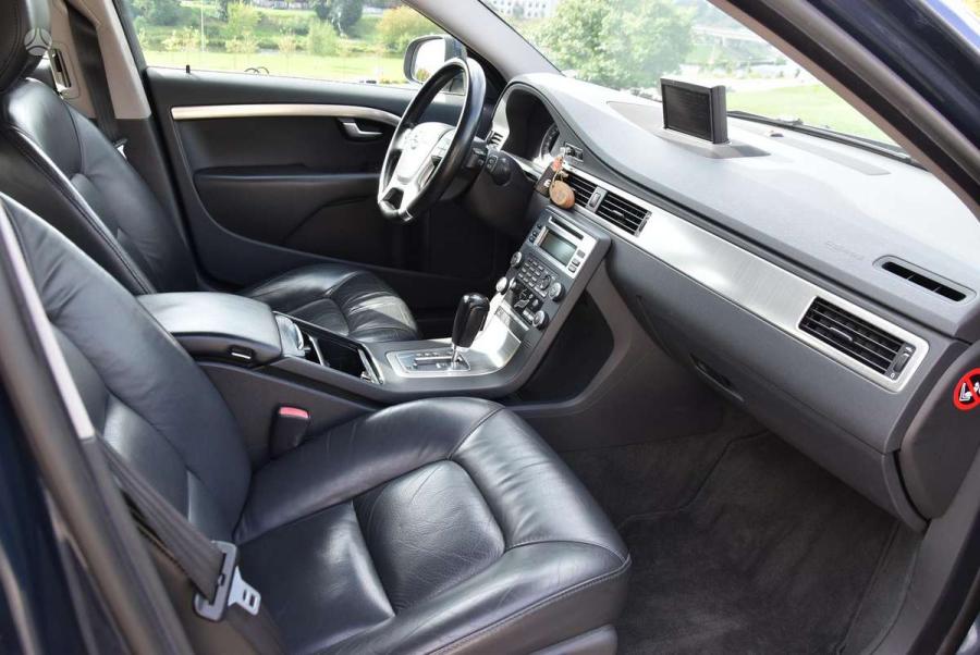 Zils Volvo V70 2010 Viļņa, ar dzinēja tilpumu 2.40 L un nobraukumu 296 tūkst. km par 3999 €, foto 10 vietnē AUTOMOTO.COM.LV