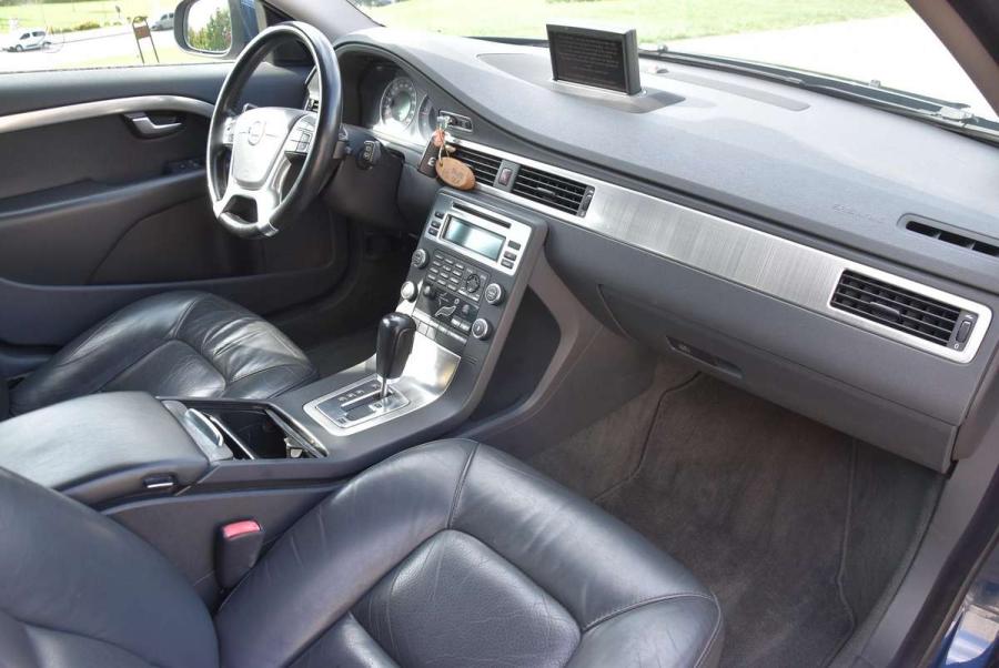 Zils Volvo V70 2010 Viļņa, ar dzinēja tilpumu 2.40 L un nobraukumu 296 tūkst. km par 3999 €, foto 11 vietnē AUTOMOTO.COM.LV