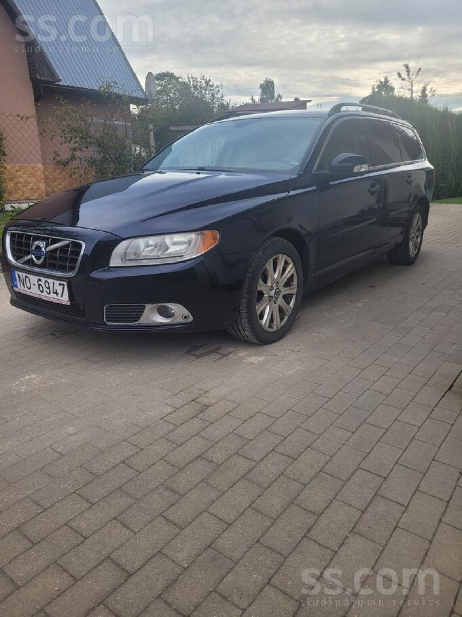 Blue Volvo V70 2010 in Jelgava, with an engine capacity of 2.40 L and mileage of 366 thousand km for 3700 €, photo 1 on AUTOMOTO.COM.LV