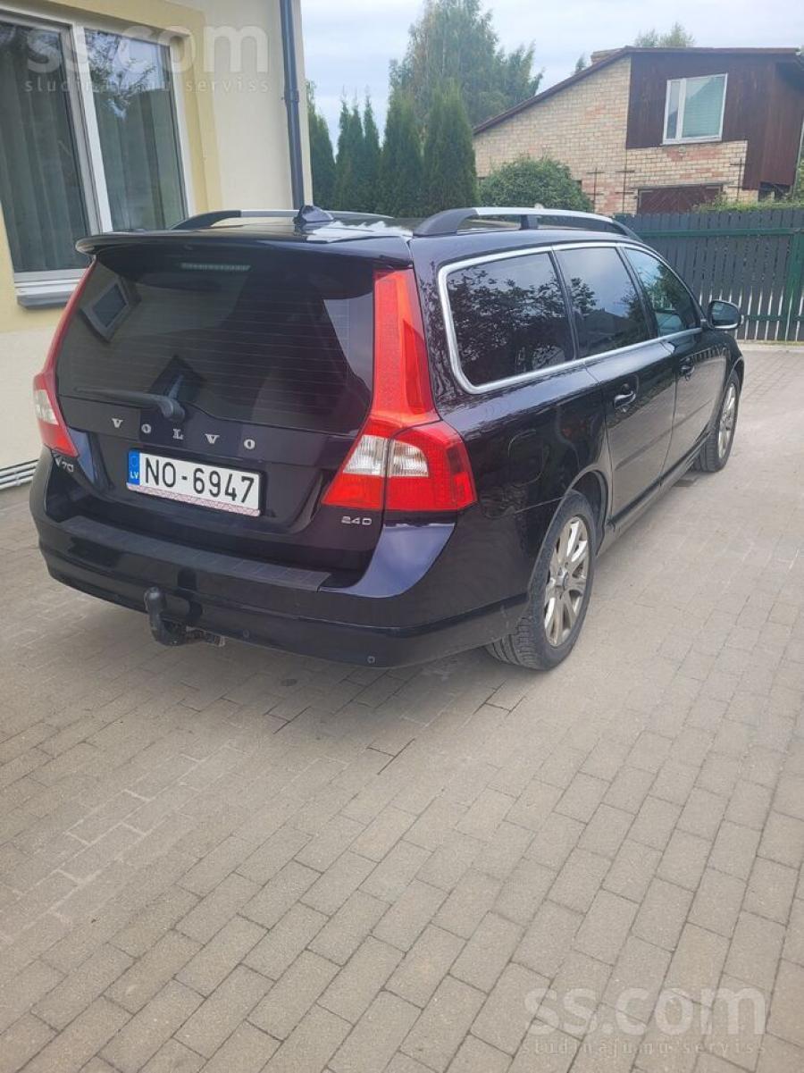 Blue Volvo V70 2010 in Jelgava, with an engine capacity of 2.40 L and mileage of 366 thousand km for 3700 €, photo 5 on AUTOMOTO.COM.LV