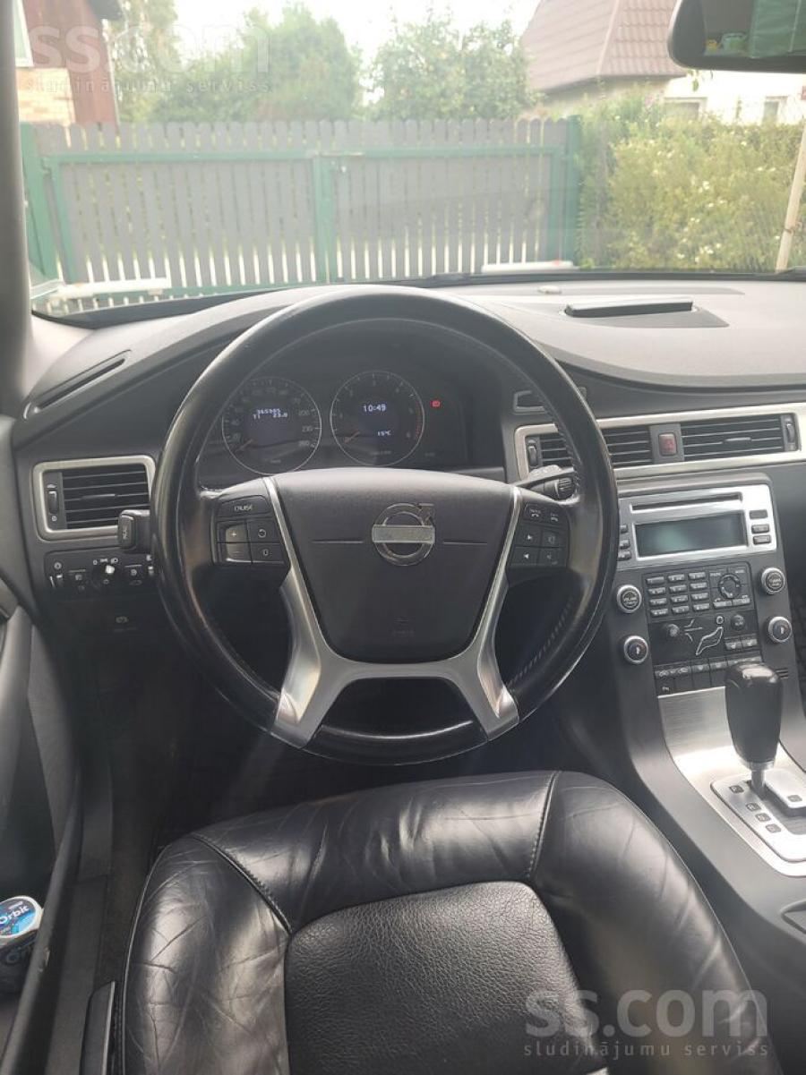 Blue Volvo V70 2010 in Jelgava, with an engine capacity of 2.40 L and mileage of 366 thousand km for 3700 €, photo 8 on AUTOMOTO.COM.LV