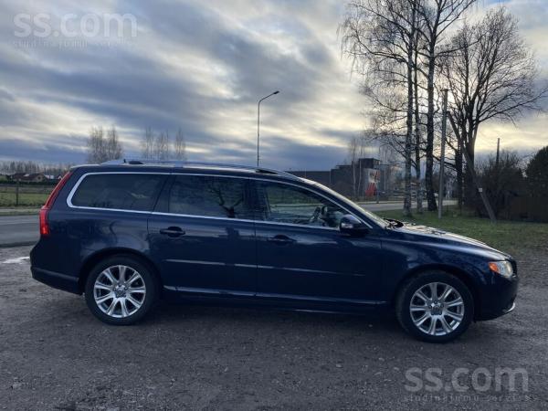 Blue Volvo V70 2011 in Riga, with an engine capacity of 2.00 L and mileage of 349 thousand km for 6990 €, photo 6 on AUTOMOTO.COM.LV
