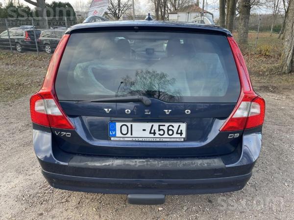 Blue Volvo V70 2011 in Riga, with an engine capacity of 2.00 L and mileage of 349 thousand km for 5990 €, photo 4 on AUTOMOTO.COM.LV