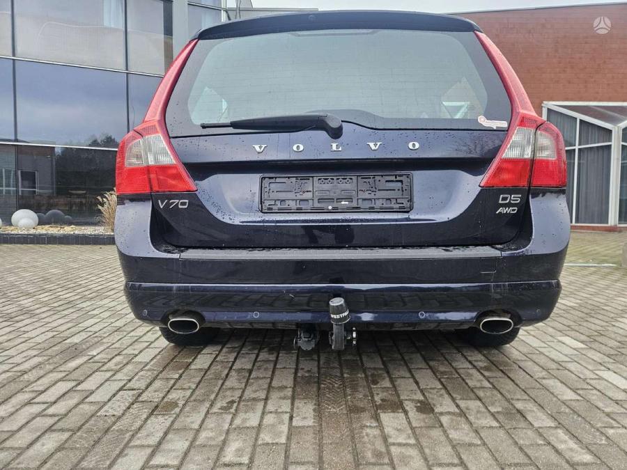 Blue Volvo V70 2011 in Marijampole, with an engine capacity of 2.40 L and mileage of 292 thousand km for 5650 €, photo 5 on AUTOMOTO.COM.LV