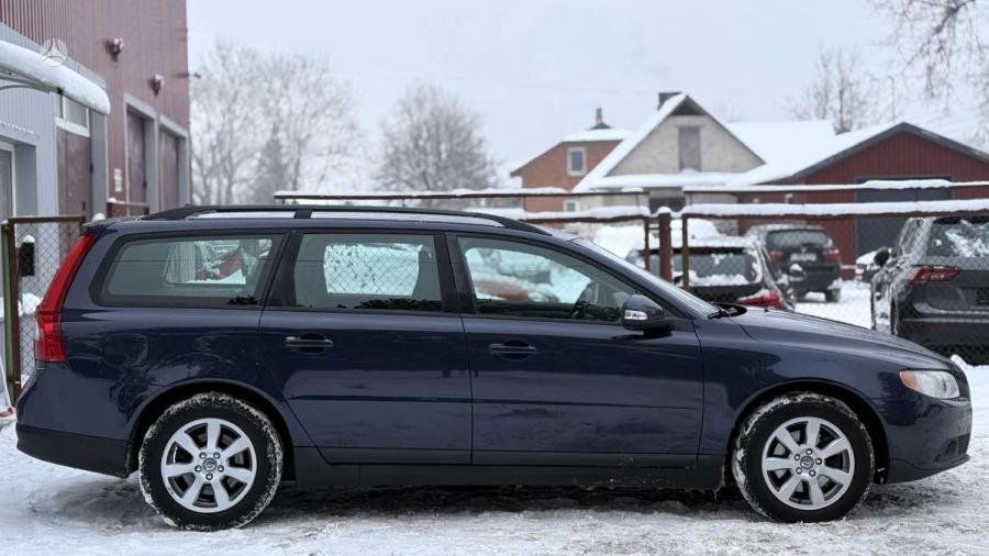 Blue Volvo V70 2011 in Ukmerge, with an engine capacity of 2.00 L and mileage of 275 thousand km for 3300 €, photo 5 on AUTOMOTO.COM.LV