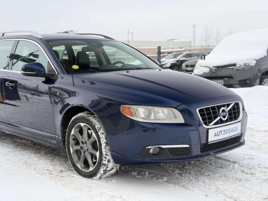 Blue Volvo V70 2011 in Mazeikiai, with an engine capacity of 1.98 L and mileage of 278 thousand km for 6700 €, photo 7 on AUTOMOTO.COM.LV