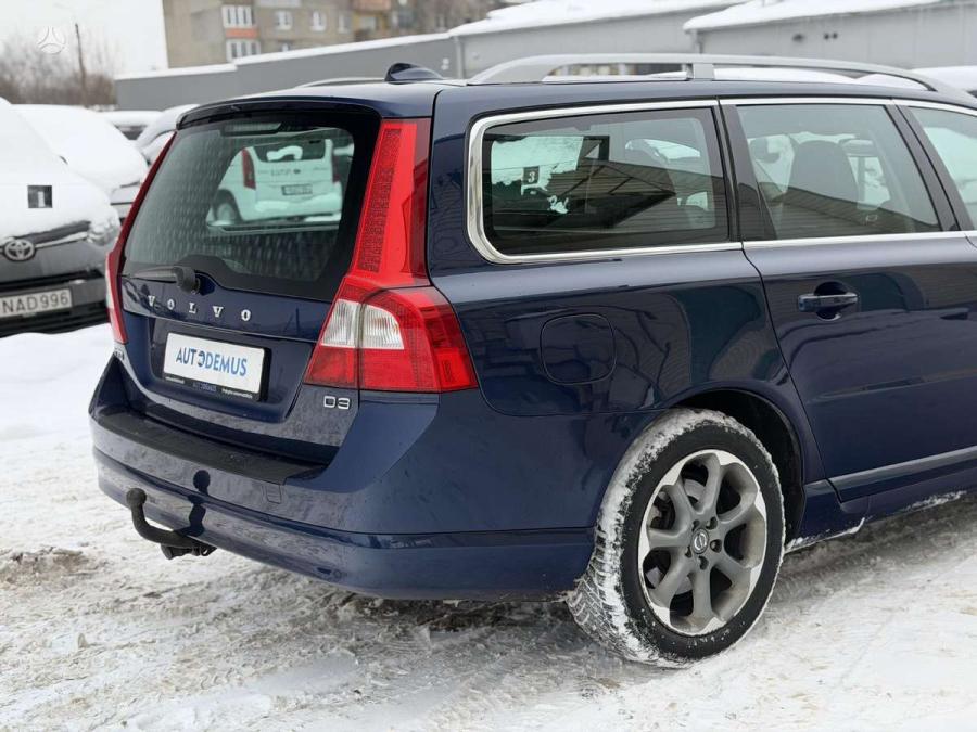 Blue Volvo V70 2011 in Mazeikiai, with an engine capacity of 1.98 L and mileage of 278 thousand km for 6700 €, photo 8 on AUTOMOTO.COM.LV