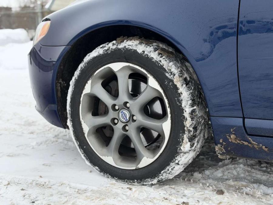 Blue Volvo V70 2011 in Mazeikiai, with an engine capacity of 1.98 L and mileage of 278 thousand km for 6700 €, photo 13 on AUTOMOTO.COM.LV