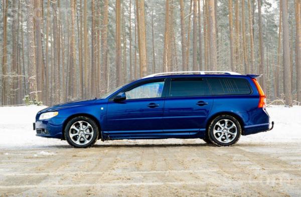 Zils Volvo V70 2011 Rīga, ar dzinēja tilpumu 2.40 L un nobraukumu 322 tūkst. km par 6190 €, foto 4 vietnē AUTOMOTO.COM.LV
