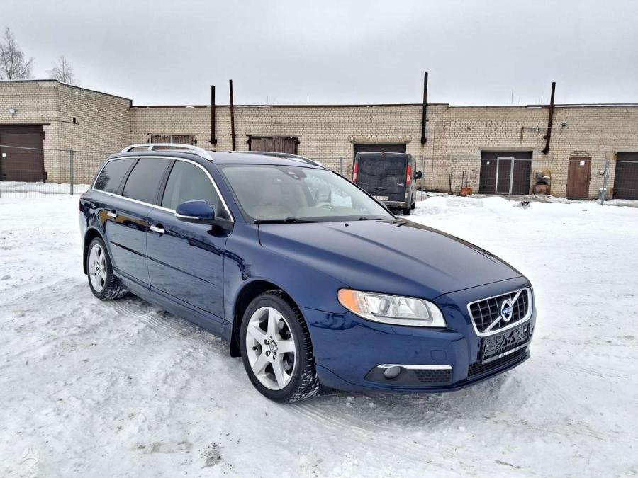 Zils Volvo V70 2011 Pakruojis, ar dzinēja tilpumu 2.00 L un nobraukumu 320 tūkst. km par 5650 €, foto 1 vietnē AUTOMOTO.COM.LV