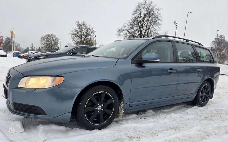 Zils Volvo V70 2011 Marijampole, ar dzinēja tilpumu 1.56 L un nobraukumu 381 tūkst. km par 3950 €, foto 2 vietnē AUTOMOTO.COM.LV