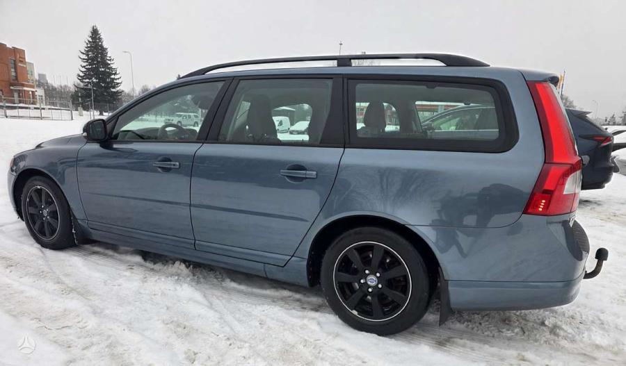 Zils Volvo V70 2011 Marijampole, ar dzinēja tilpumu 1.56 L un nobraukumu 381 tūkst. km par 3950 €, foto 3 vietnē AUTOMOTO.COM.LV