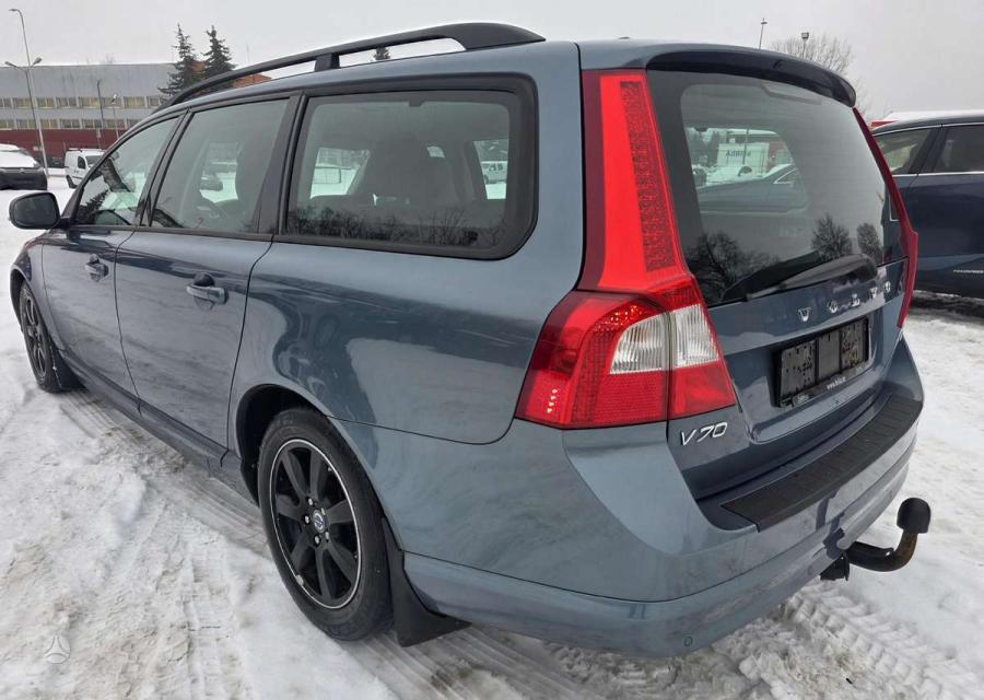 Zils Volvo V70 2011 Marijampole, ar dzinēja tilpumu 1.56 L un nobraukumu 381 tūkst. km par 3950 €, foto 4 vietnē AUTOMOTO.COM.LV