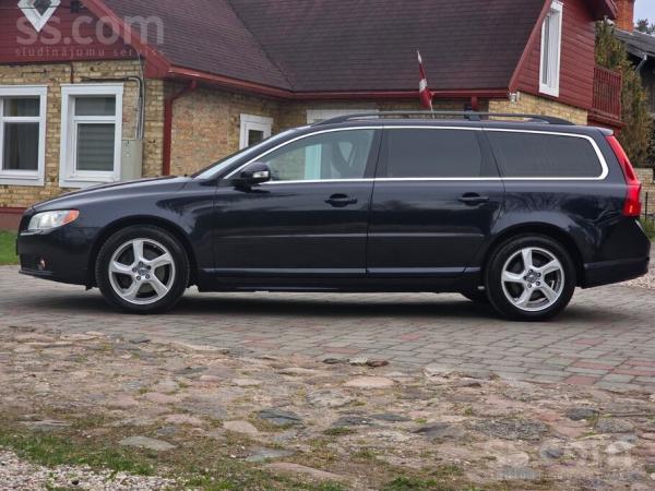 Blue Volvo V70 2011 in Riga, with an engine capacity of 2.40 L and mileage of 352 thousand km for 6350 €, photo 2 on AUTOMOTO.COM.LV